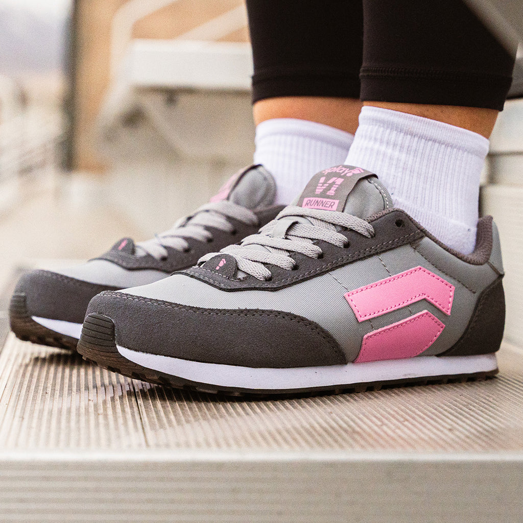 RUNNER V1 Varsity Pink – Splay Shoes